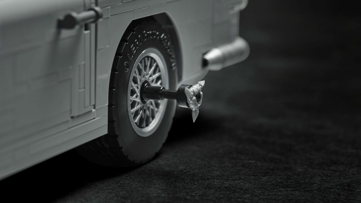 James Bond's LEGO Aston Martin DB5 Comes With All the Gadgets - The Manual