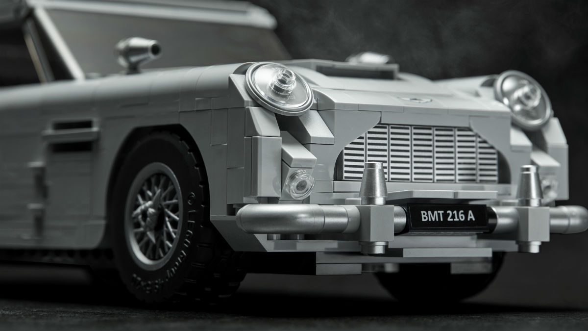 James Bond's LEGO Aston Martin DB5 Comes With All the Gadgets - The Manual
