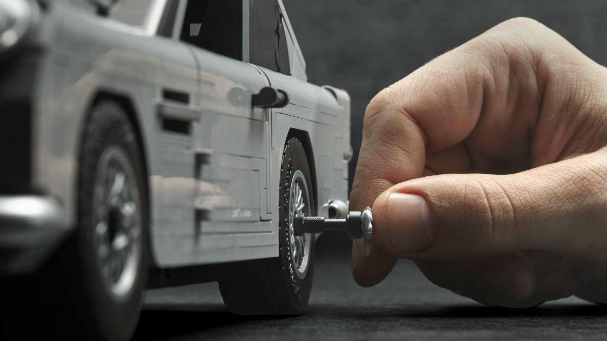 James Bond's LEGO Aston Martin DB5 Comes With All the Gadgets - The Manual