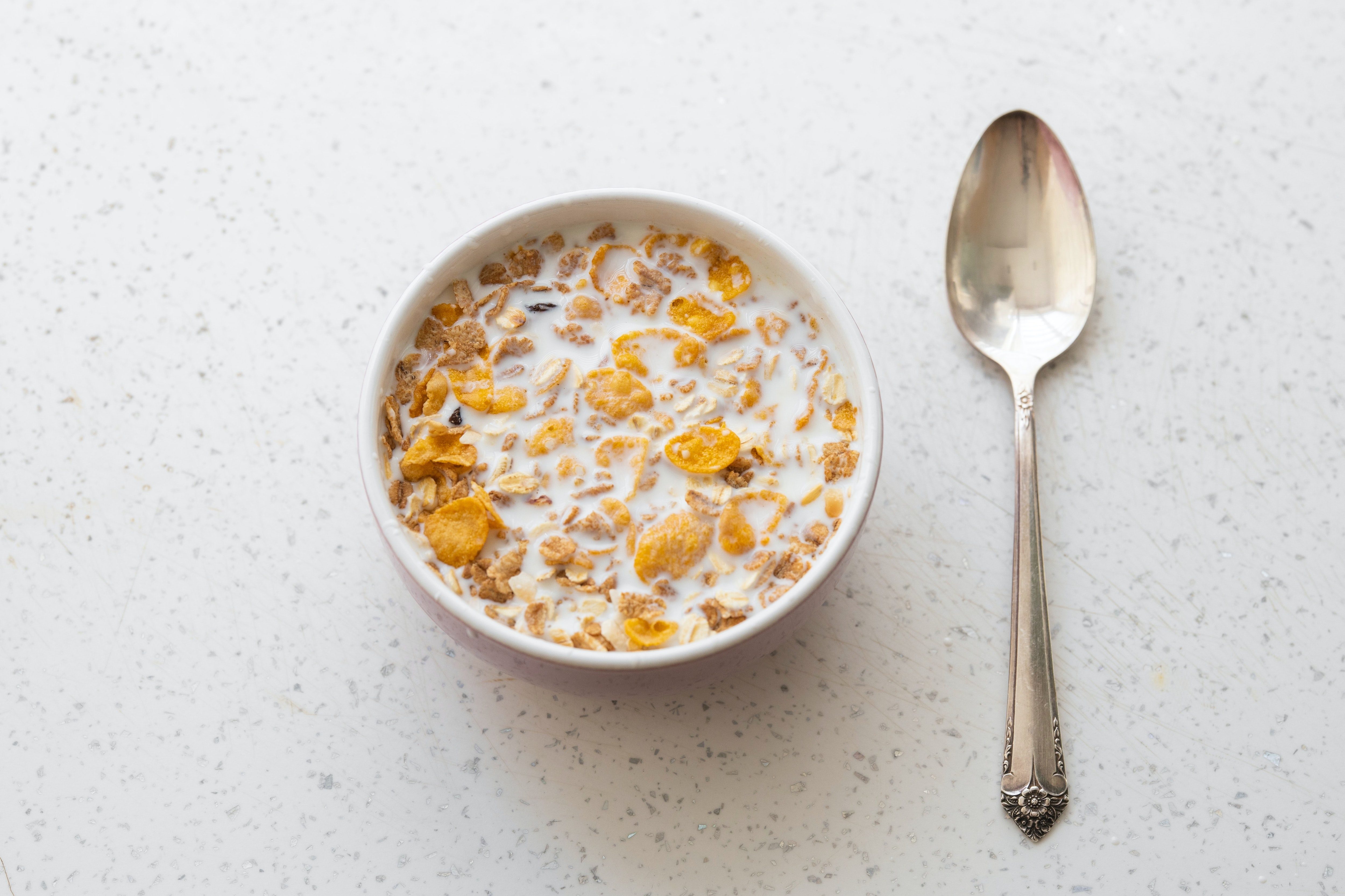 The best healthy cereals for men, according to a dietician - The Manual