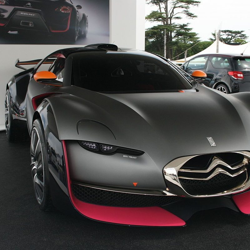 10 Weird Cars From The Past - The Manual