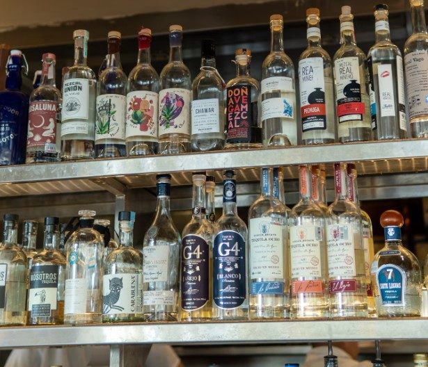 Our 4 favorite mezcals for sipping - The Manual
