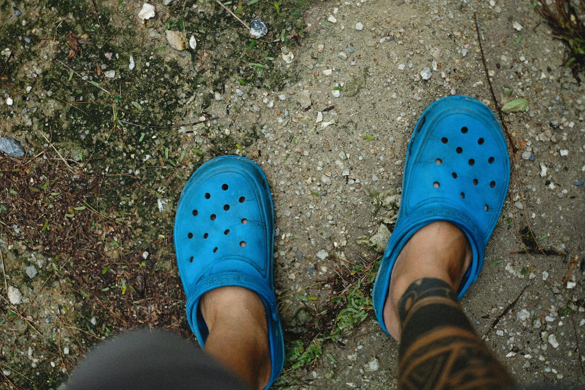 Could you run a marathon in crocs? - The Manual