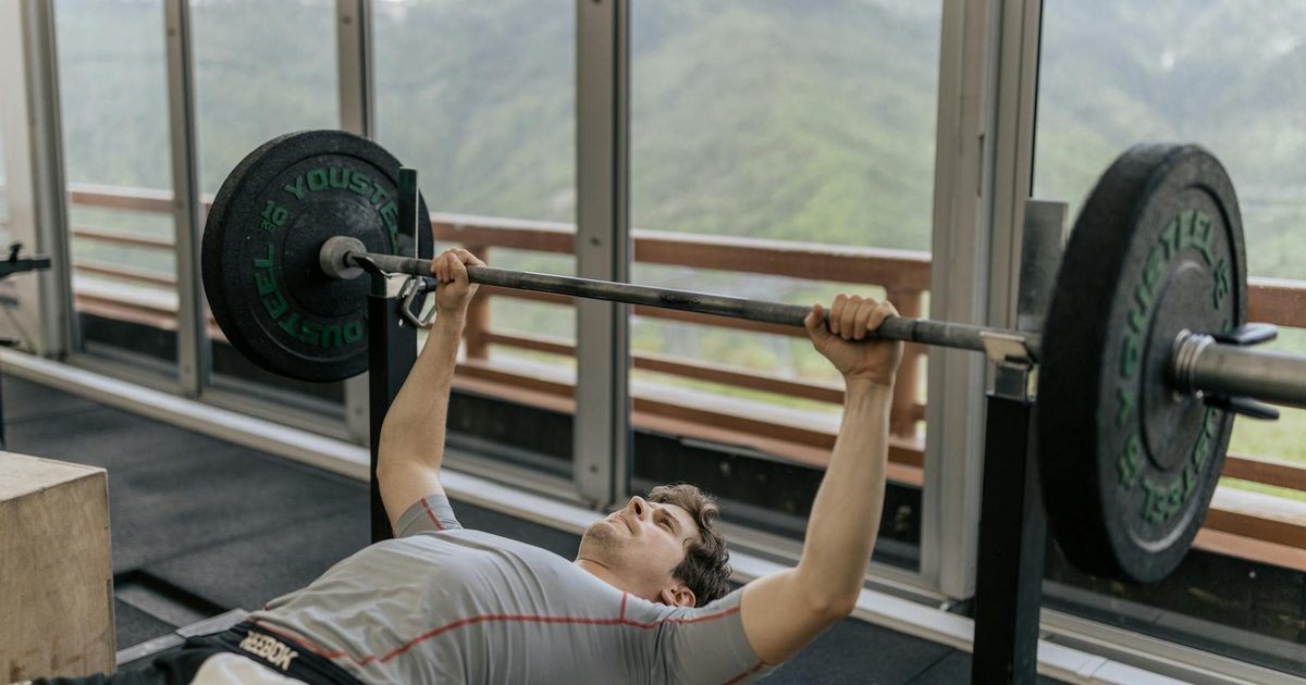 What happens if you bench press every day? - The Manual