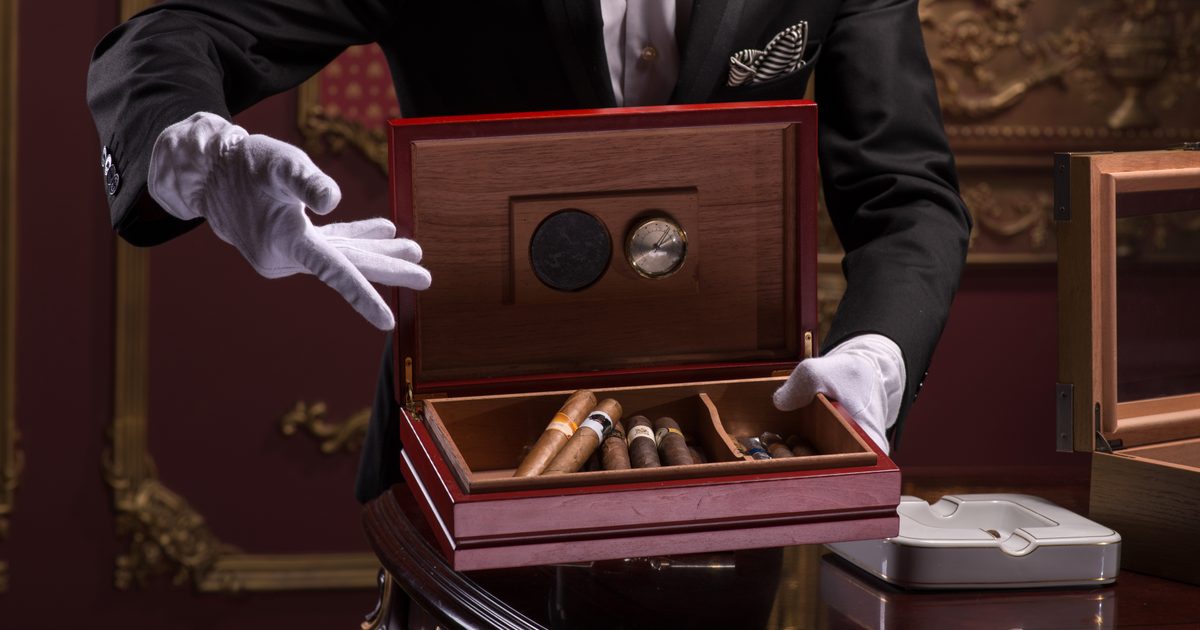 How do you season a cigar humidor? - The Manual