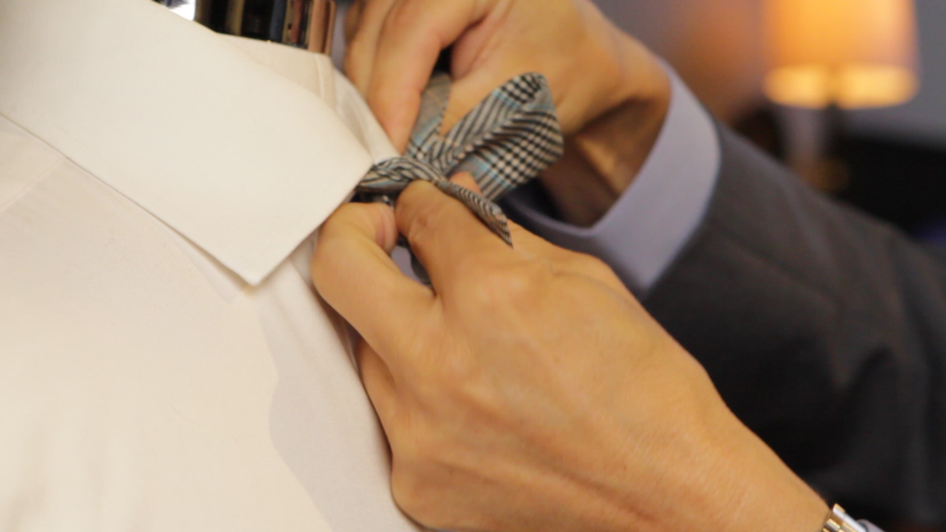 How to Tie a Bow Tie: Video Guide to the Best Bow Tie - The Manual