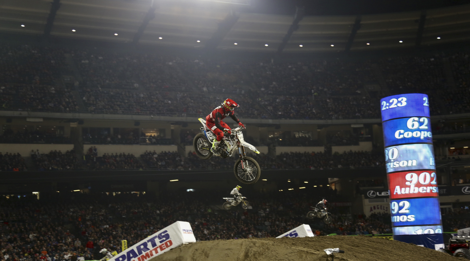Ultimate Supercross Experience Includes a Lesson from Ricky Carmichael ...