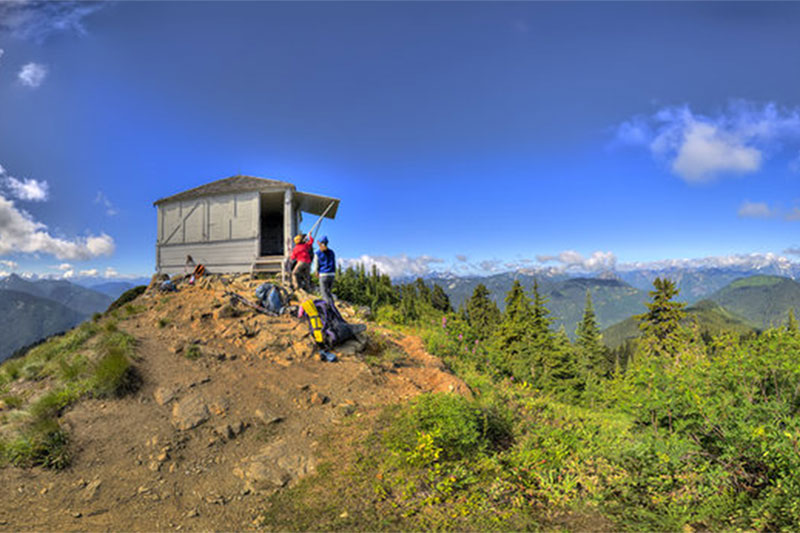 8 Breathtaking Fire Lookouts You'll Want to Rent Right Now - The Manual
