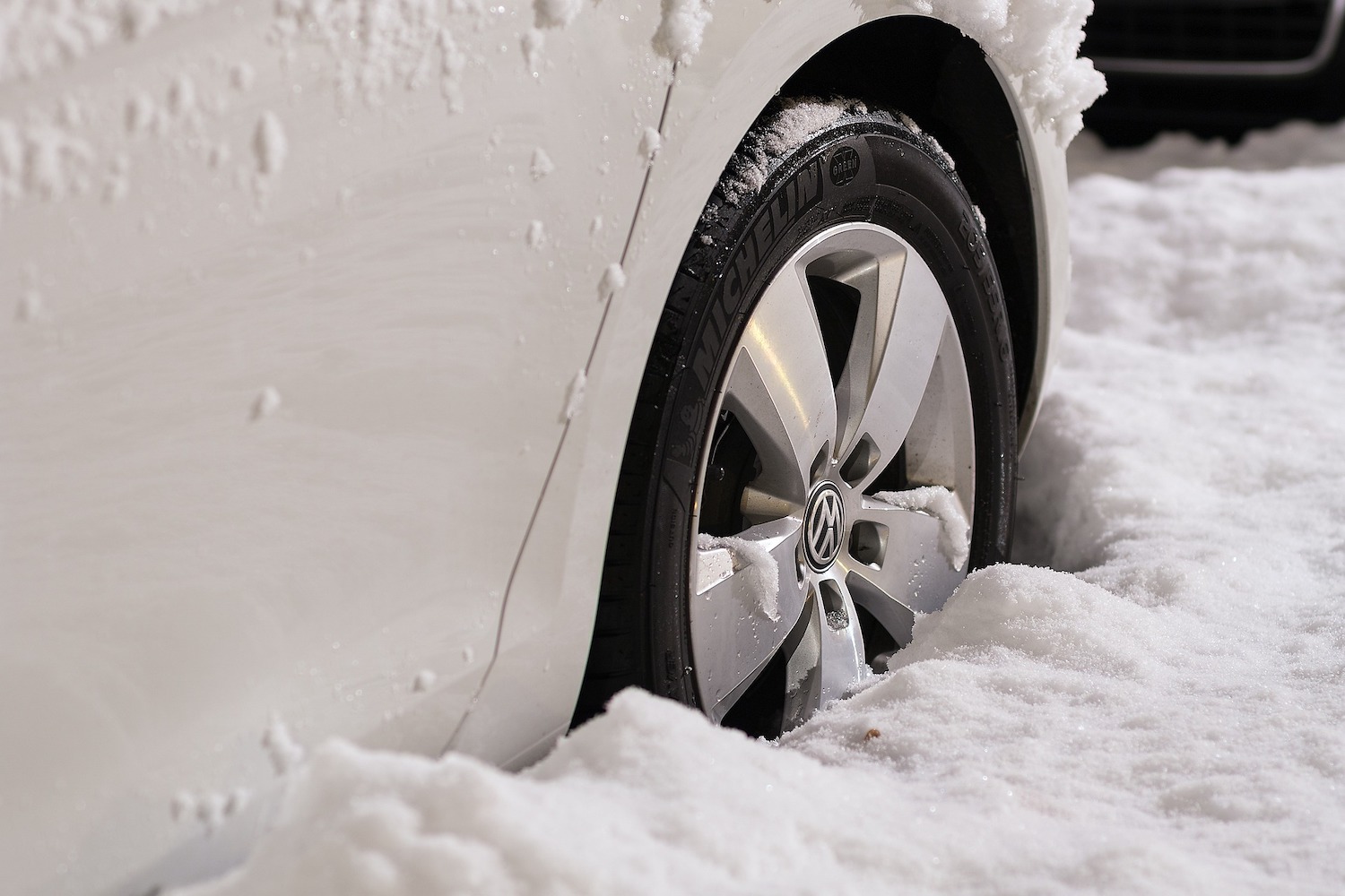 How to Drive in the Snow: The Complete Guide to Staying Safe - The Manual