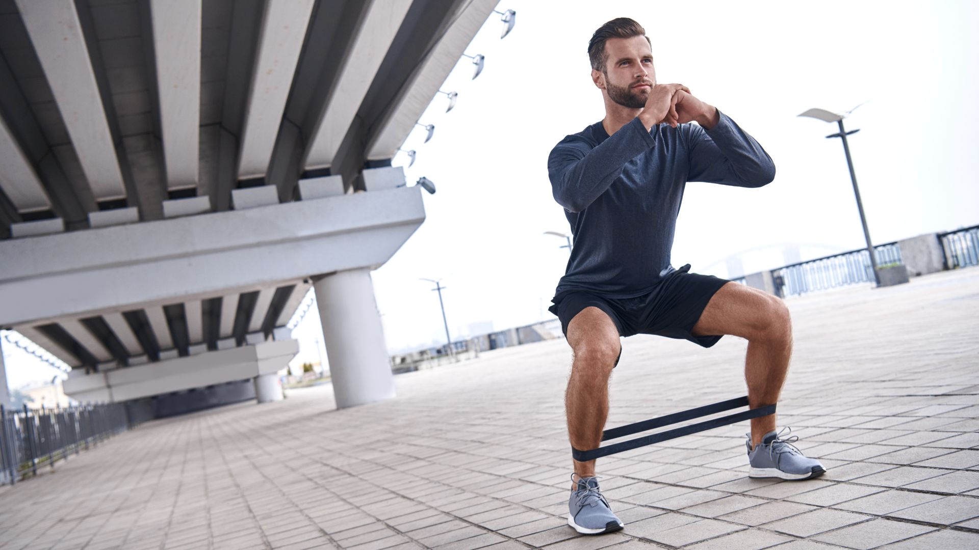 7 resistance bands exercises for beginners for a full-body burn - The ...