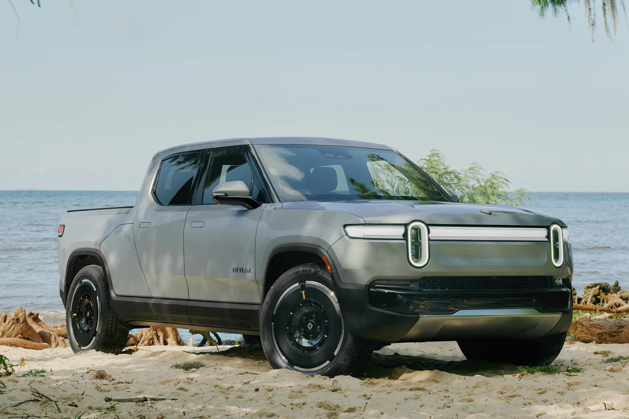 Rivian reveals second-generation EVs with 1,025-hp quad-motor - The Manual Rivian reveals second-generation EVs with 1,025-hp quad-motor - The Manual