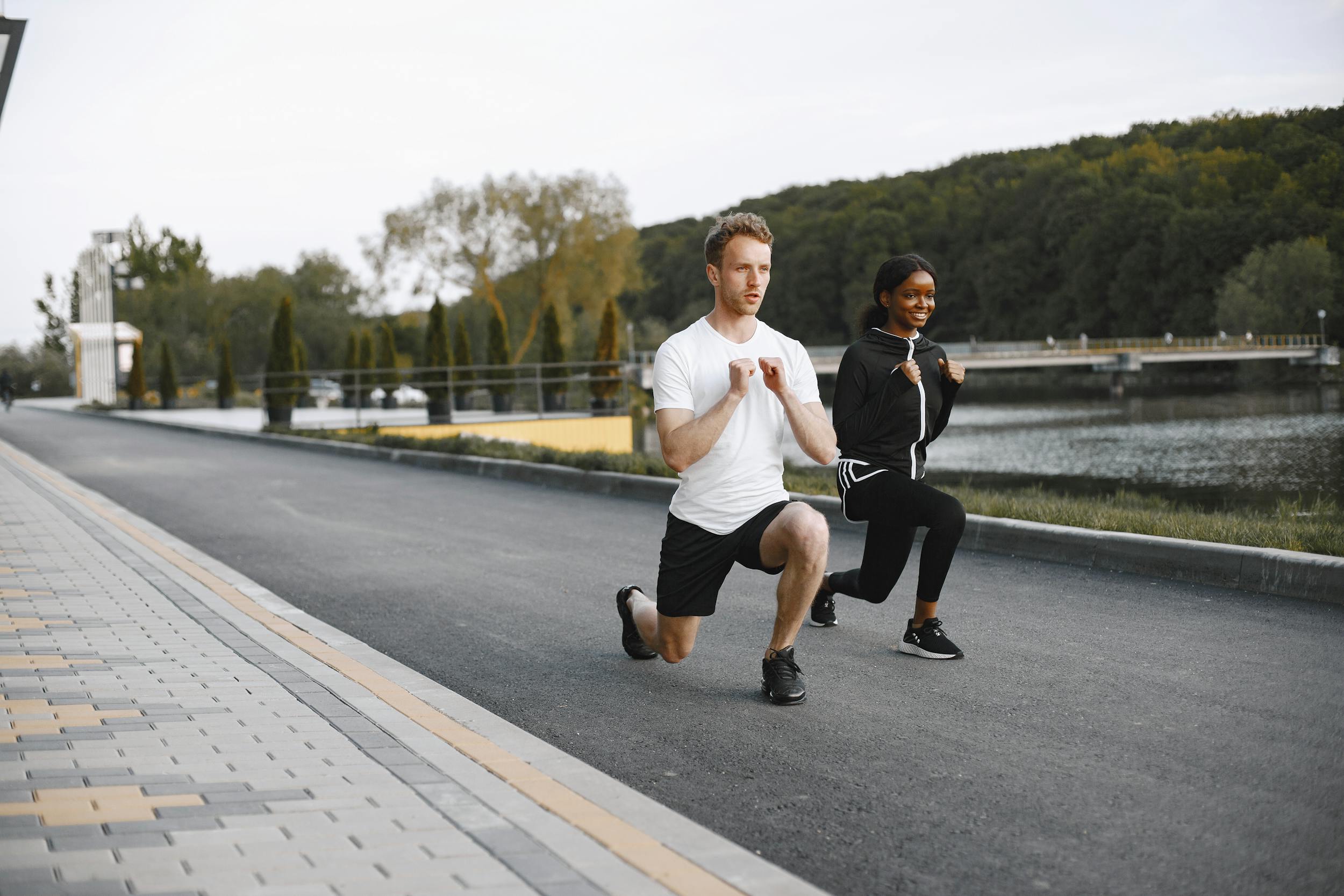 Your guide to walking lunges: Technique, tips, and benefits - The Manual