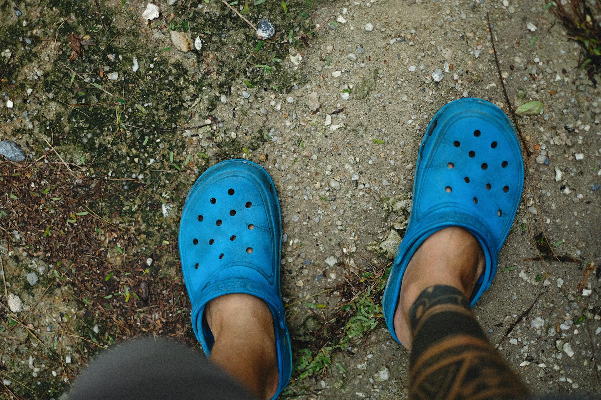 Could you run a marathon in crocs? - The Manual