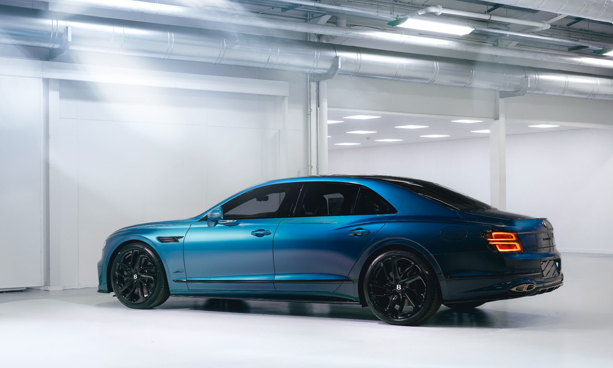 Bentley Flying Spur debuts hand-painted Ombré finish by Mulliner - The ...